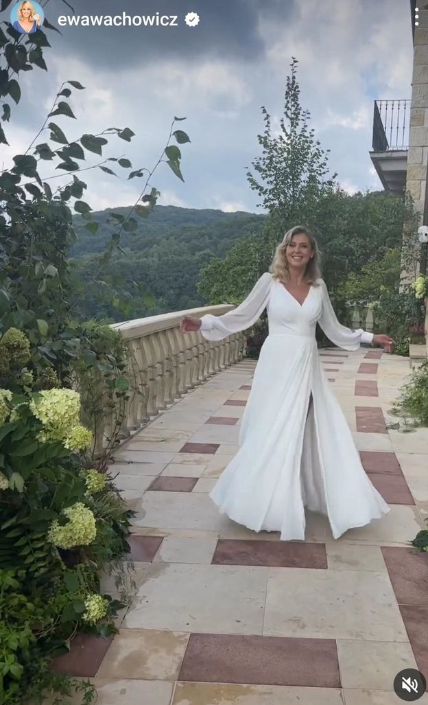 Wystąpiła w kilku sukienkach. Tak prezentowała się na ślubie - Pudelek