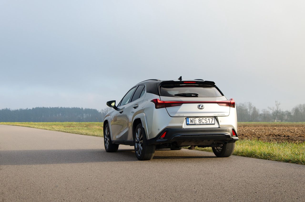 Test: Lexus UX 300h AWD - inne spojrzenie na japońskiego crossovera