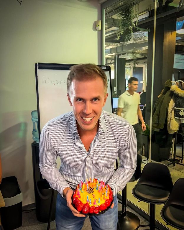 Piątkowski przeprowadził się na Złotą 44. Usiądźcie. Tyle płaci za ...