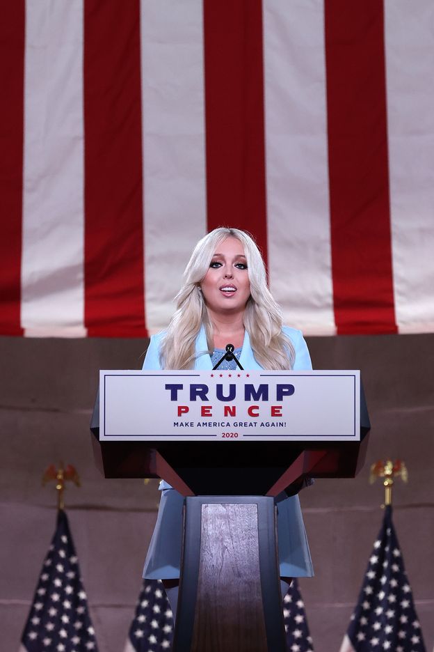 Córka Trumpa jest z milionerem. Kiedyś śpiewała. Posłuchajcie - Pudelek