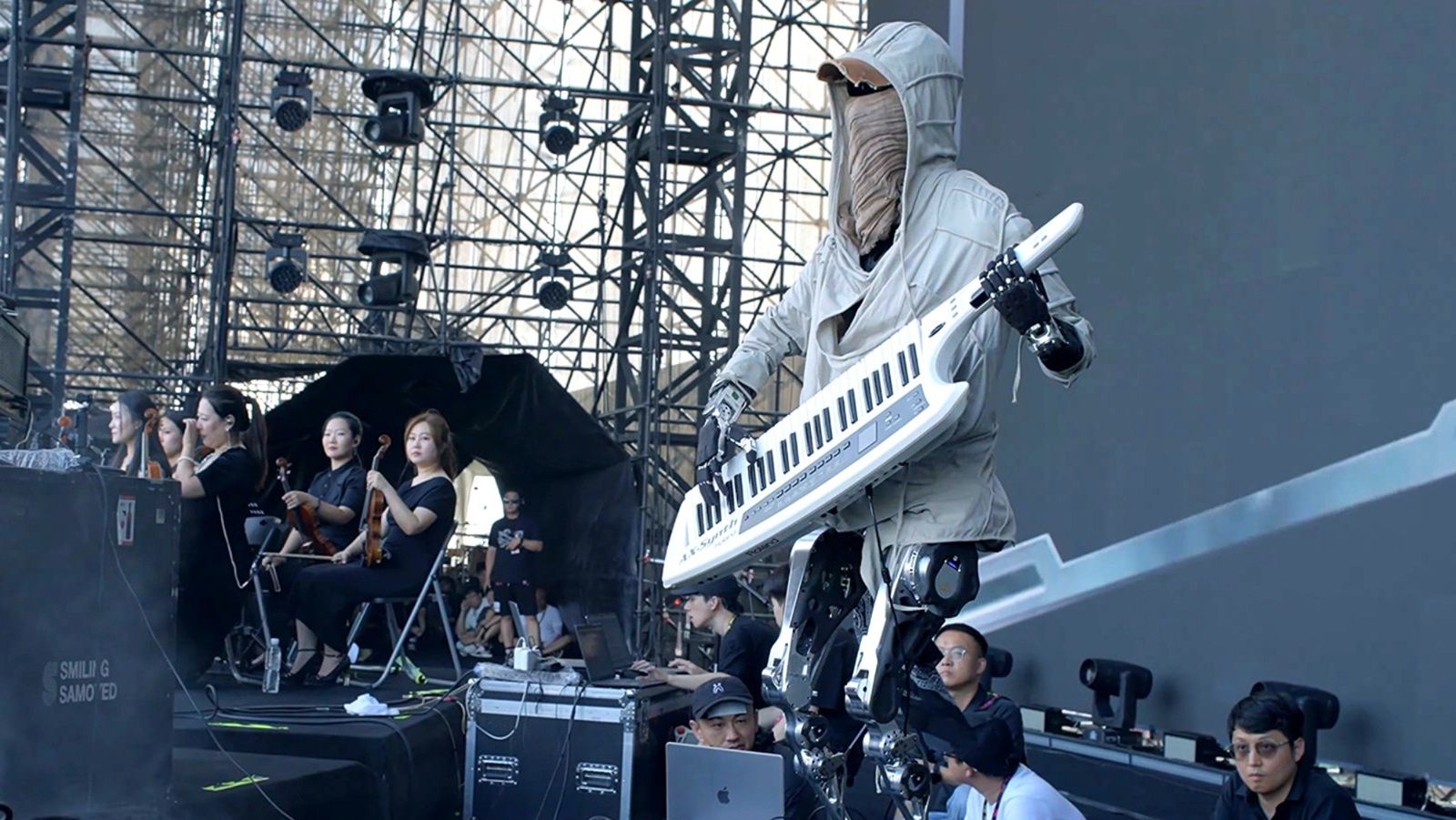 Robot Adam na festiwalu skradł całe show. Grał na keytarze jak z nut