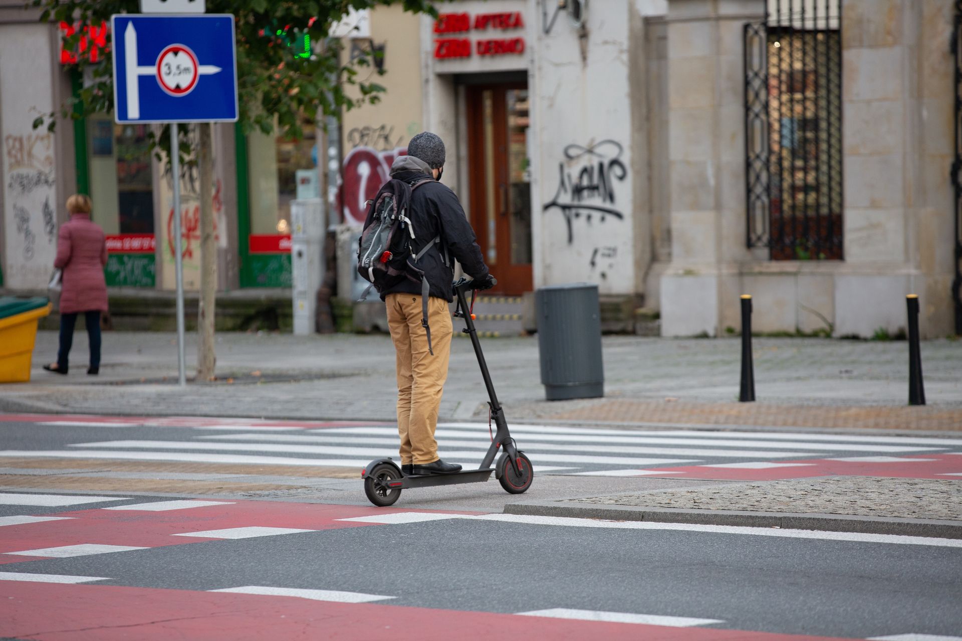 Jechał za szybko na hulajnodze. Namierzyli go wideorejestratorem