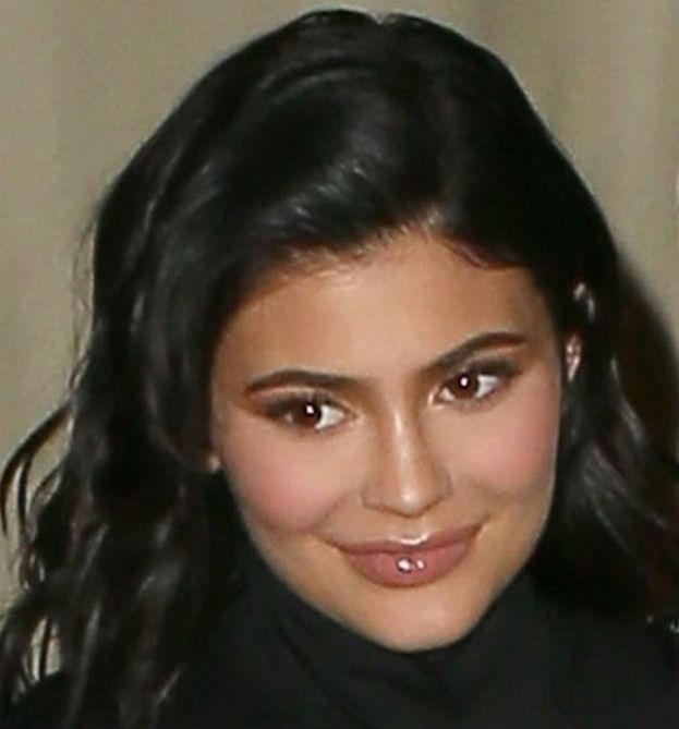 Kylie Jenner chwali się płaskim brzuchem i wielkim biustem TRZY ... Kylie Jenner chwali się płaskim brzuchem i wielkim biustem TRZY ...