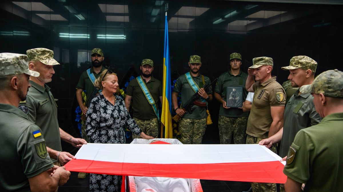 Polak pożegnany z honorami w Ukrainie. "Za walkę o przyszłość Ukrainy"