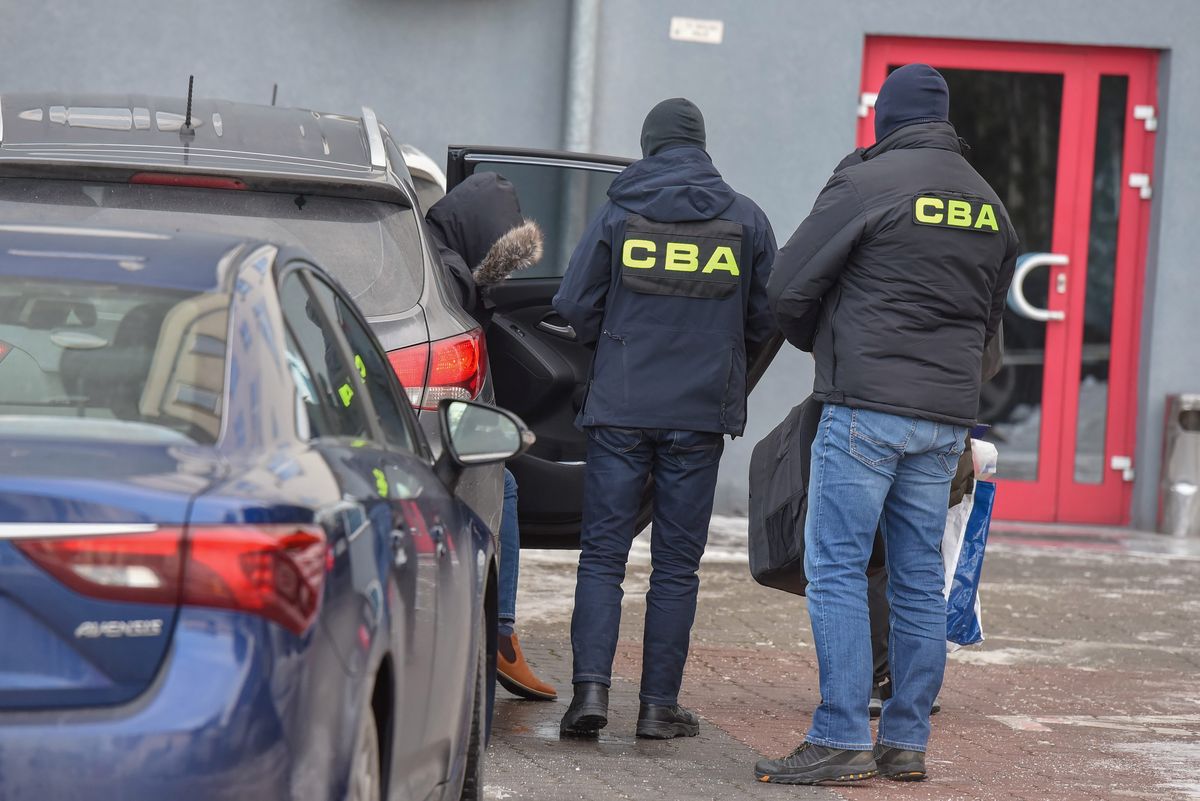 Akcja CBA. Zatrzymani zamieszani w reprywatyzację - Wiadomości z ...