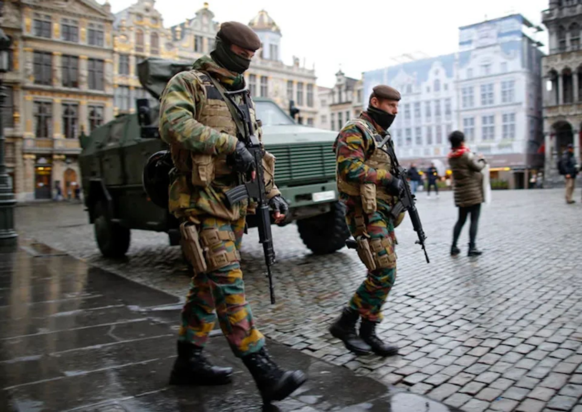 Belgijscy wojskowi wyszli na ulicę. Patrole koncentrują się w okolicy ...