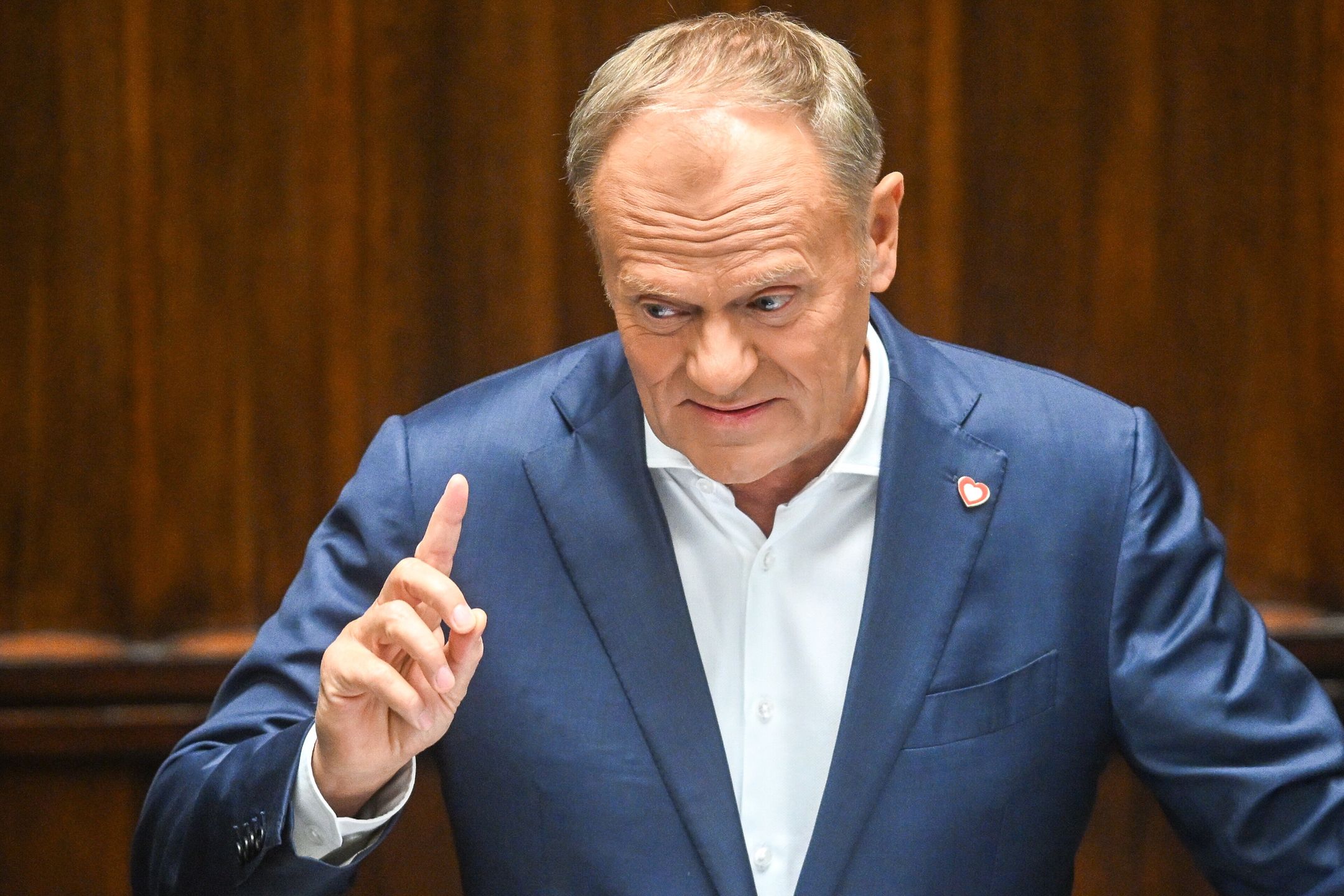 Donald Tusk grzmi w Sejmie o aferze wizowej. "Brudne interesy PiS"