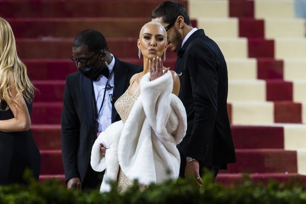 Kim Kardashian po Gali MET przebrała się w DRUGĄ suknię Marilyn Monroe ...