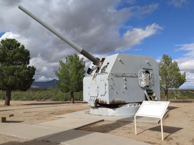 USS Desert Ship. "Okręt" US Navy na środku pustyni