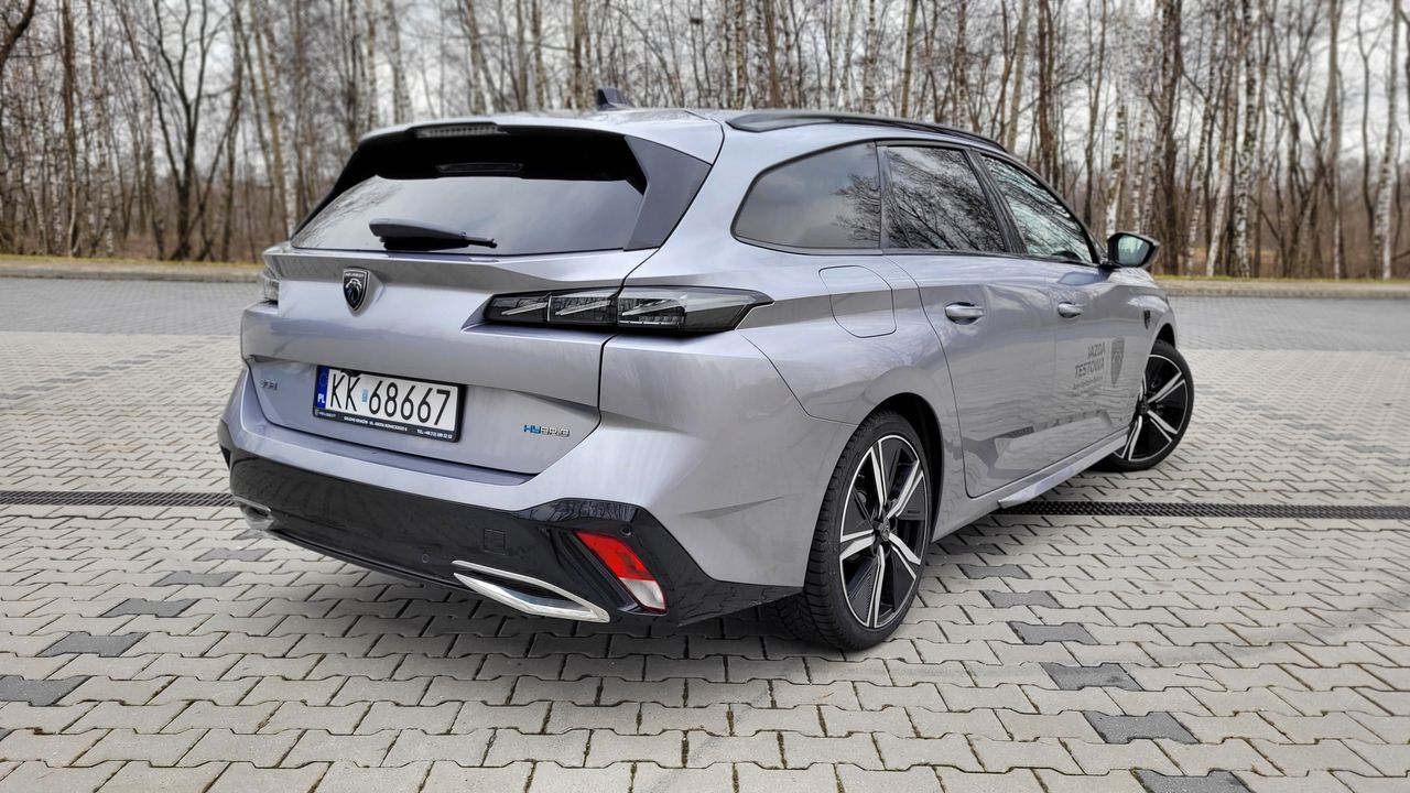 Test: Peugeot 408 vs 308 SW - odważny i zaskakujący ruch