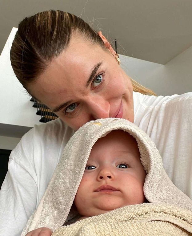 Laura Zawadzka pokazała nagranie z awantury przy karmieniu córki - Pudelek