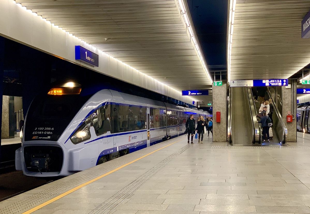 Krwawy atak na Dworcu Centralnym. Nożownik ranił dwie osoby