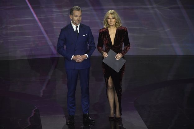 Grażyna Torbicka na gali w sukni z dekoltem. Przecieramy oczy (ZDJĘCIA ...