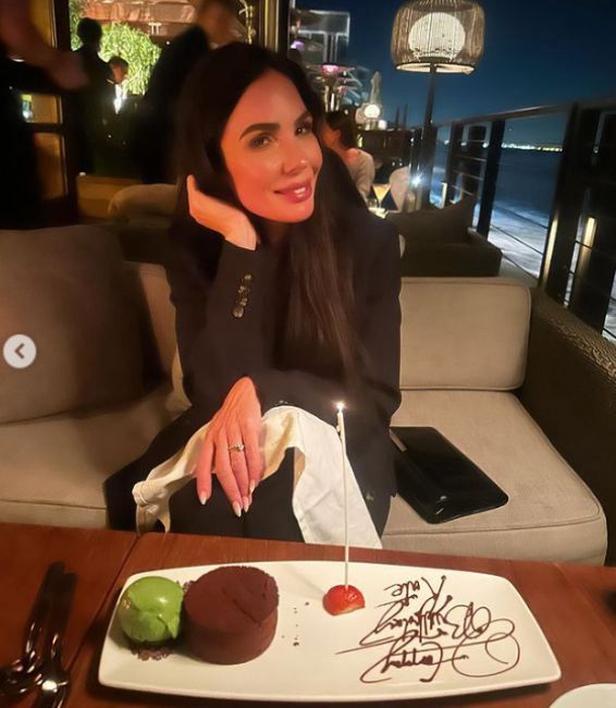 Spadł z ponad 4 tysiącami kobiet! Żona nie ma z tym problemu - Pudelek