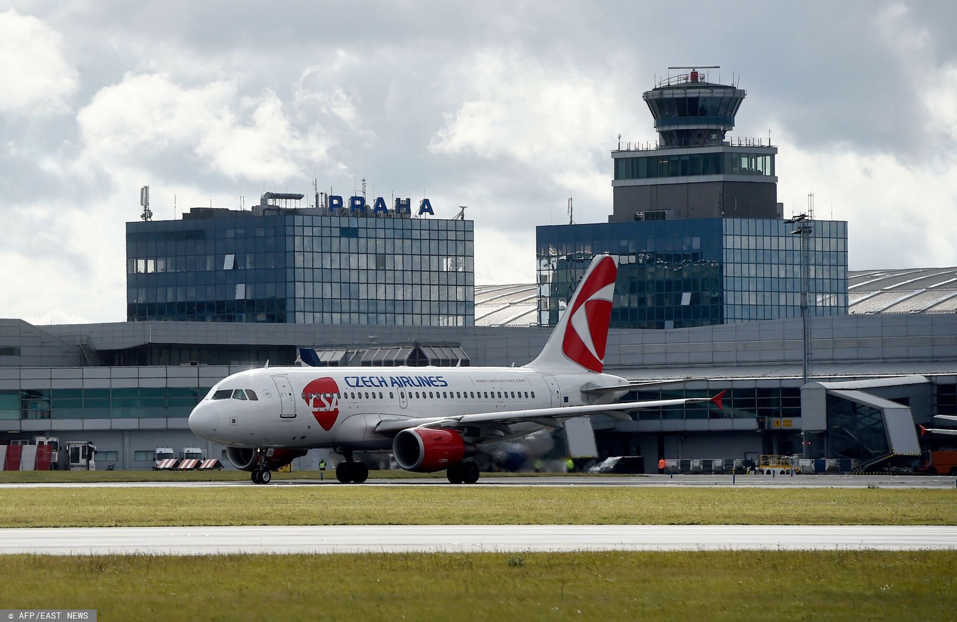 Praga: anonimowa groźba o dronach. Wezwano snajperów