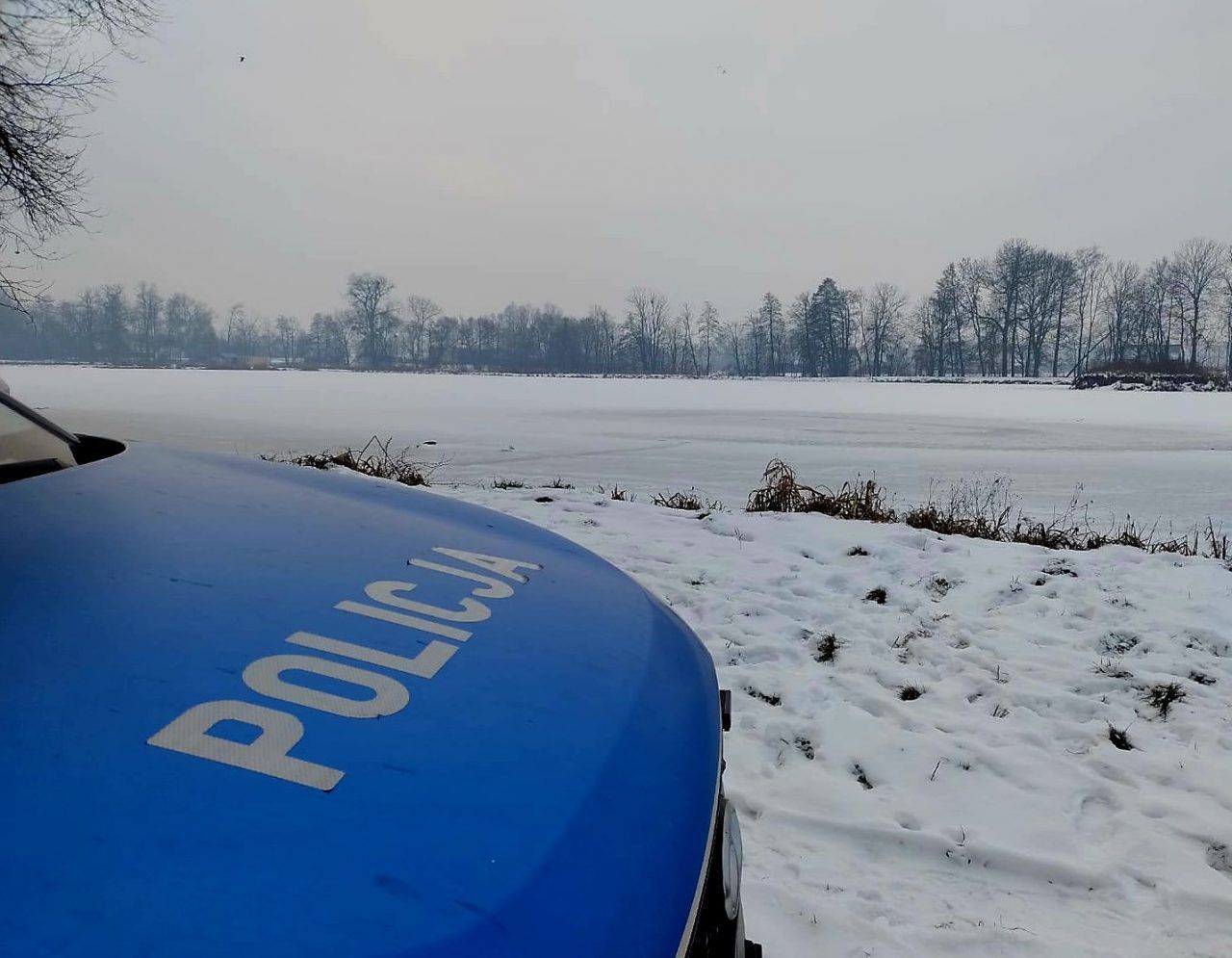 Zamarznięte zbiorniki wodne – piękno i zagrożenie w jednym. Ważny apel ...