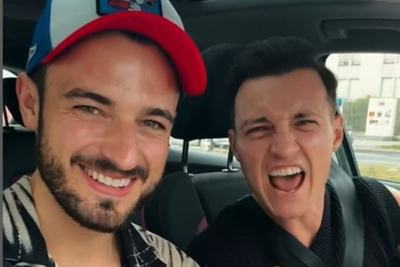 "Tata roku". Błażej Stencel z partnerem ogłosili "powiększenie rodziny"