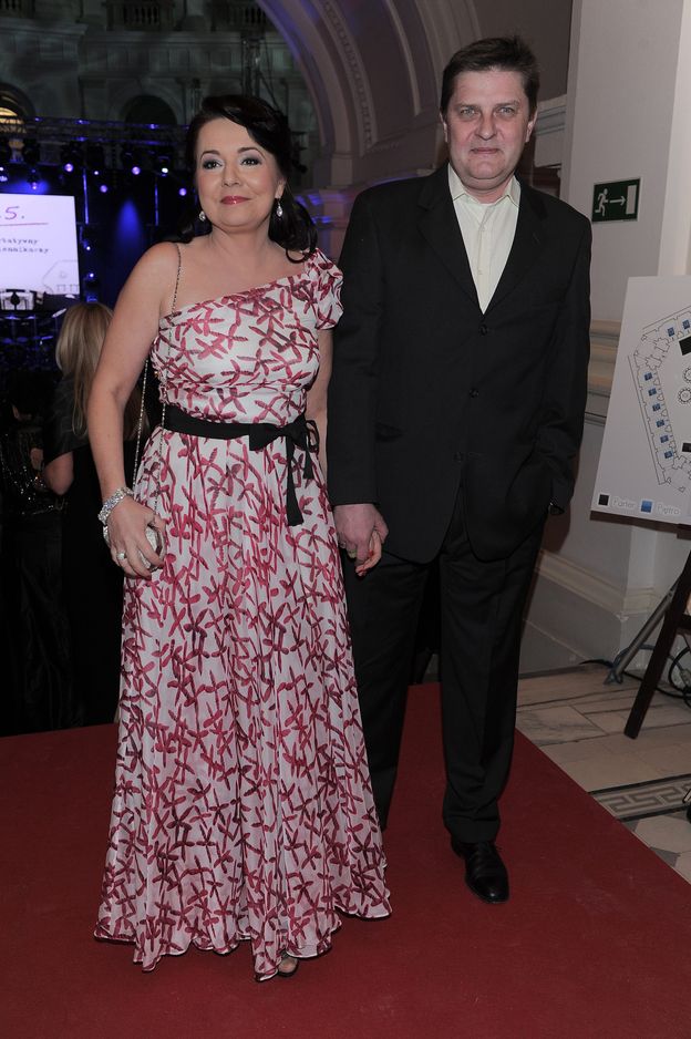 Nie żyje syn Danuty Holeckiej. Kim był Julian? Dwa lata temu wziął ślub - Pudelek