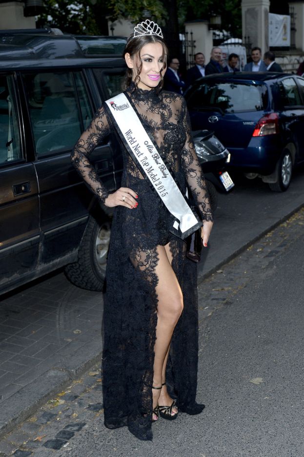 Fajcht BEZ STANIKA na imprezie Playboya! (ZDJĘCIA) - Pudelek