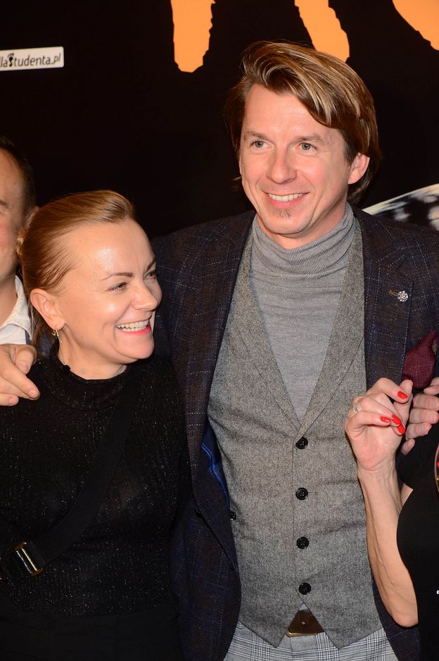 Karol Okrasa poznał żonę w szkole. Jak wygląda ukochana, z którą ...