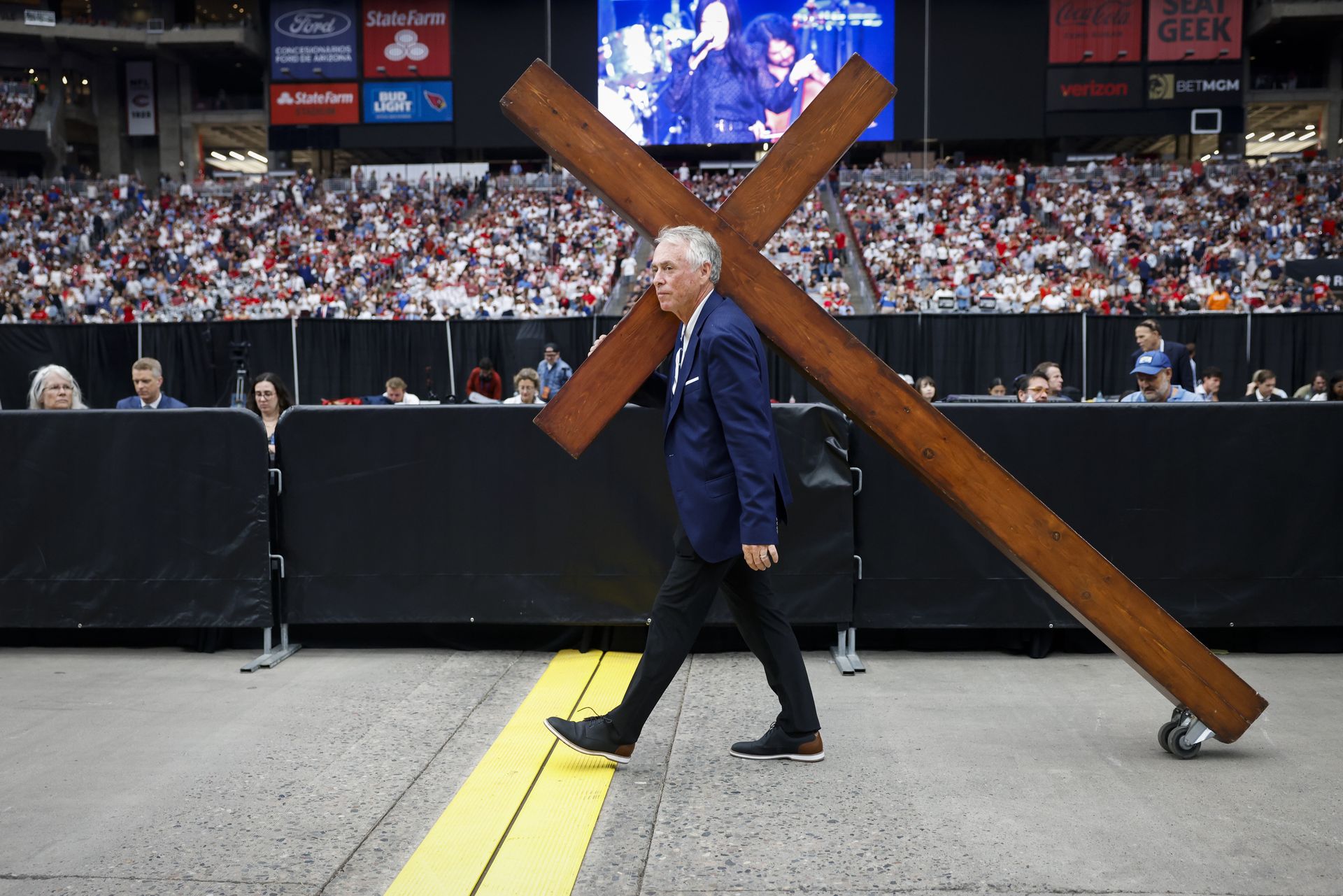 DNnet.eu - 200 nghìn người dự tang lễ Charlie Kirk, Trump trong số các ...