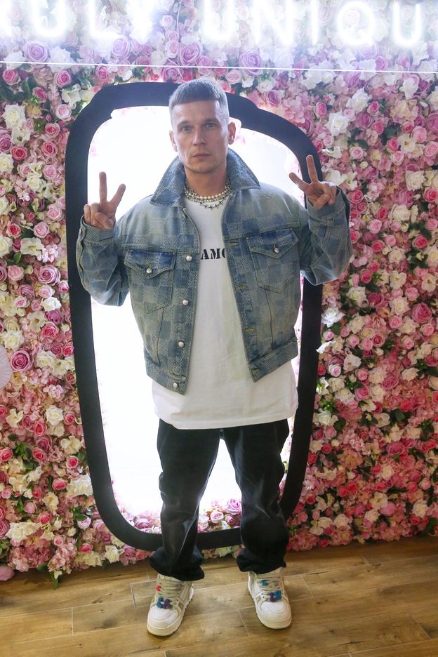 Pasjonat mody i niedoszły teść syna Górniak. Kim jest Bart Pniewski? - Pudelek