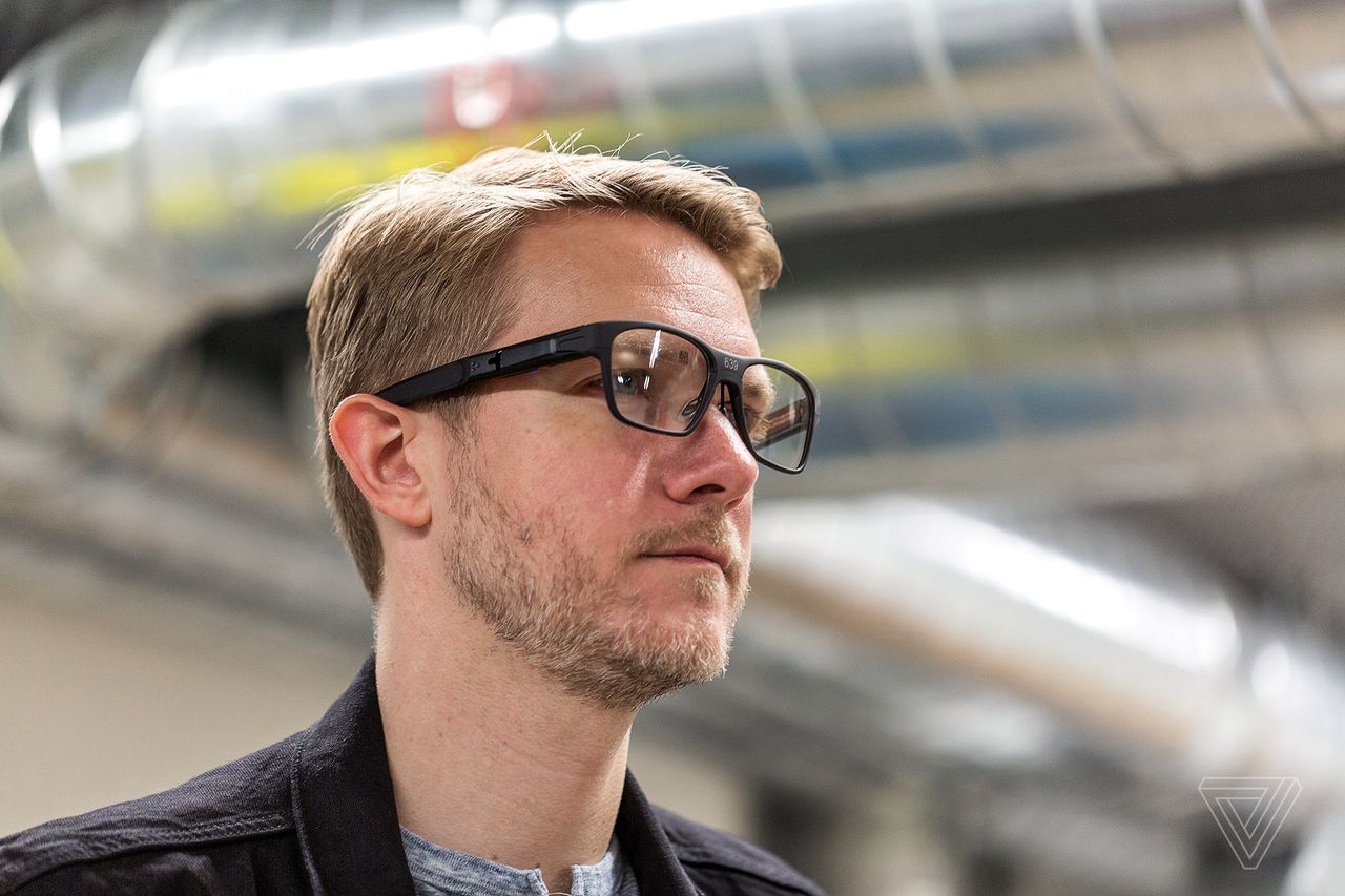 Intel Vaunt - inteligentne okulary, które wyglądają zwyczajnie