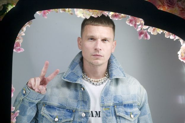 Pasjonat mody i niedoszły teść syna Górniak. Kim jest Bart Pniewski? - Pudelek