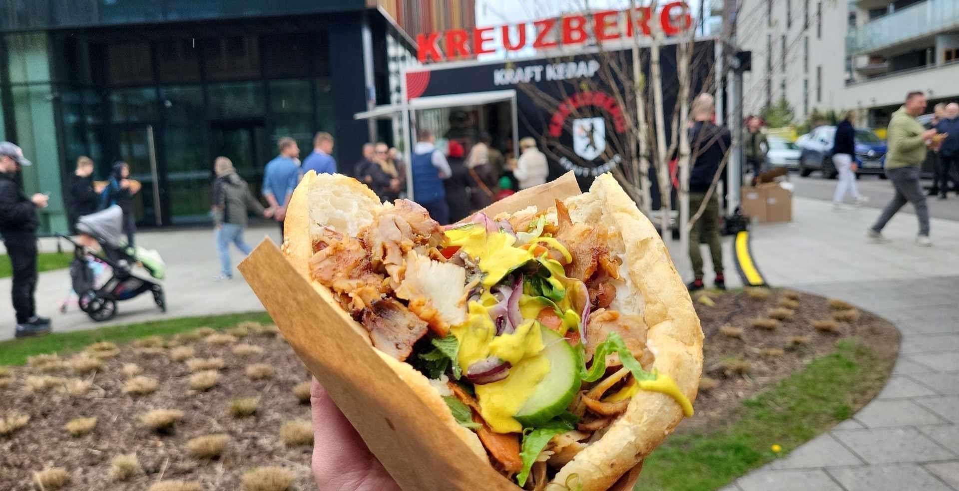 Jedliśmy kebab od Chajzera. Ceny robią wrażenie, a co ze smakiem? - o2