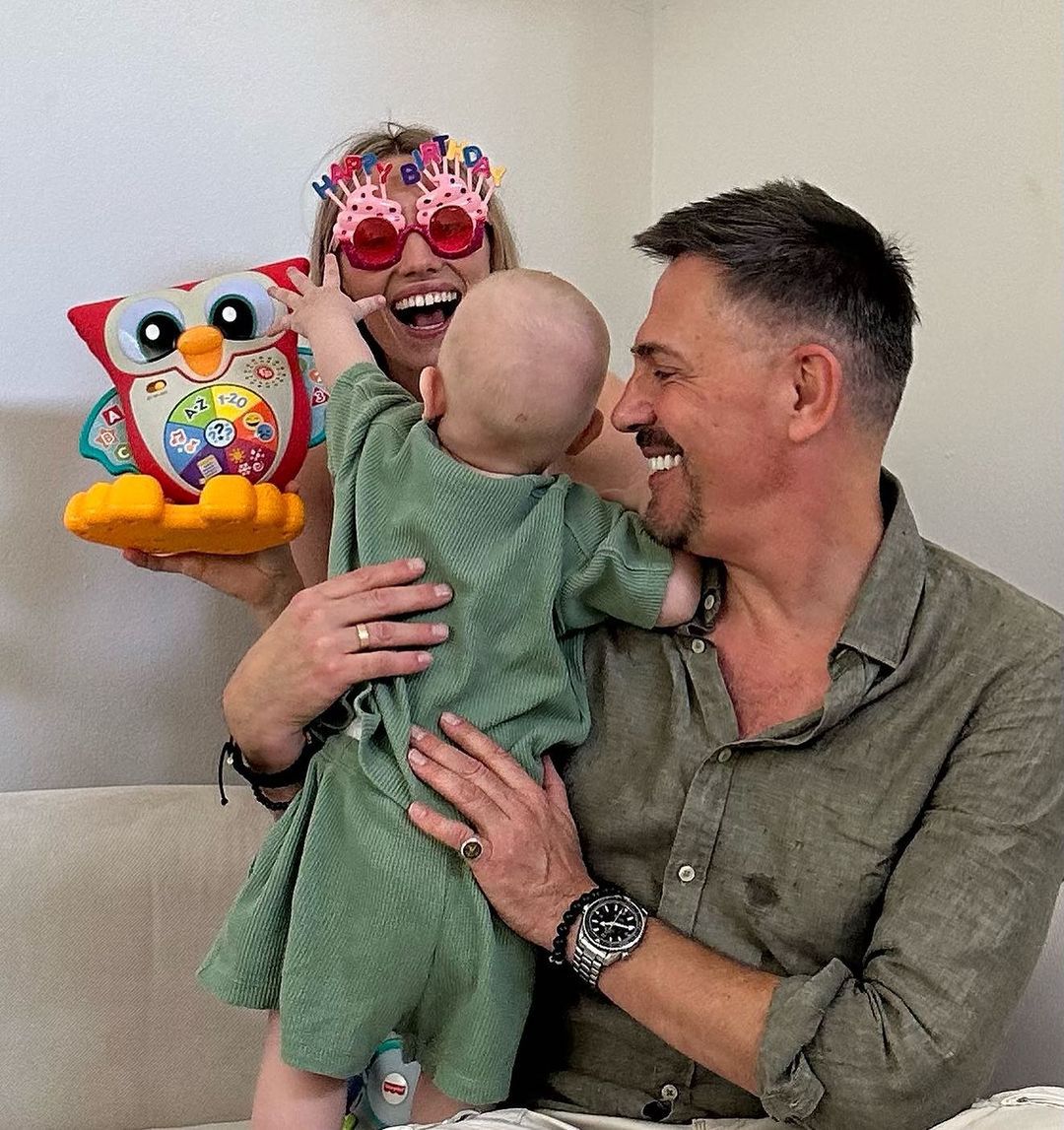 Krzysztof Ibisz i jego młodsza o 27 lat żona obsypali synka prezentami ...