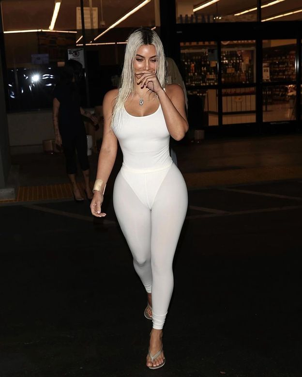 Kardashian jak Censori? Fani oskarżają ją o kopiowanie stylu żony Westa ... Kardashian jak Censori? Fani oskarżają ją o kopiowanie stylu żony Westa ...