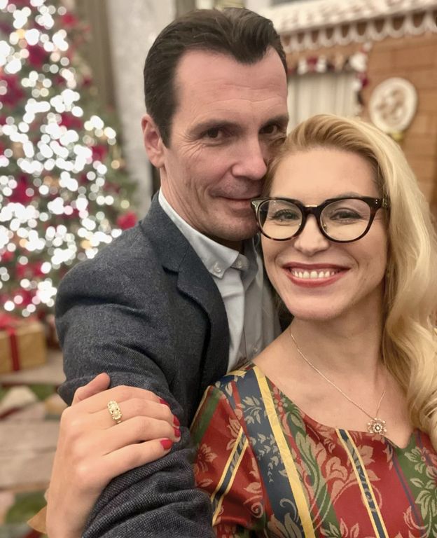 Katarzyna Bonda zaręczona! Tak wygląda jej partner - Pudelek