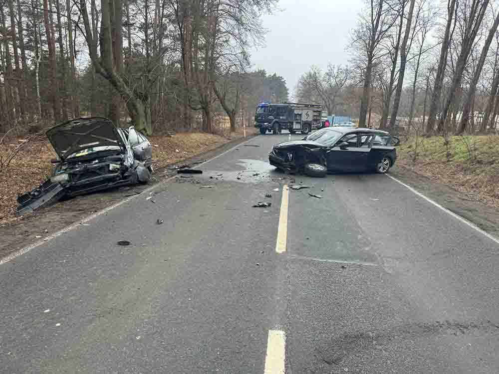 Zielona Góra: Trzy auta rozbite. Kierowca BMW używał telefonu