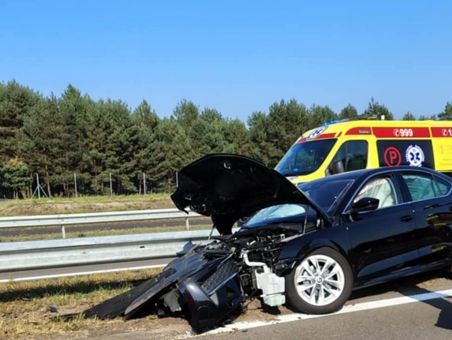 Jeżowe: Tragiczny wypadek na drodze S19. W zderzeniu dwóch osobówek zginęły 2 osoby, a 3 zostały ...