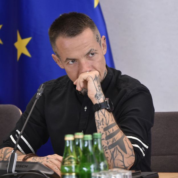 Józefaciuk, który dokonał coming outu, chciał odebrać sobie życie - Pudelek