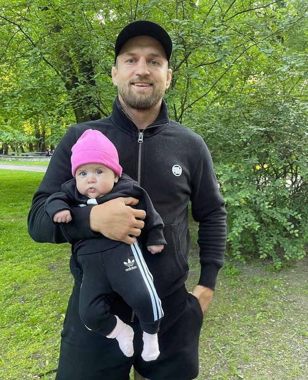 Partnerka Wrzoska oskarża go o przemoc. "Uderzył mnie" - Pudelek