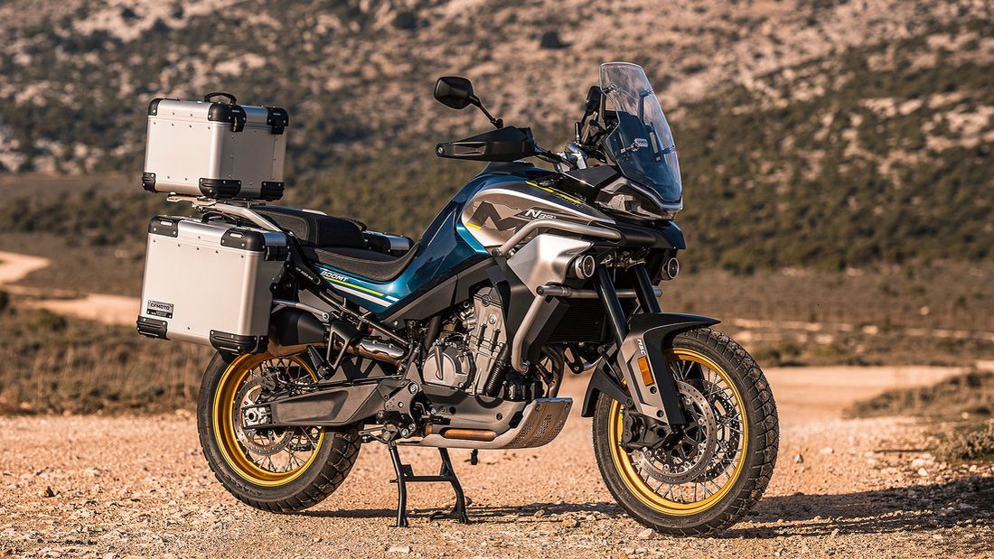 CFMoto MT800 to pierwszy motocykl turystyczny tej marki. Napędza go ...