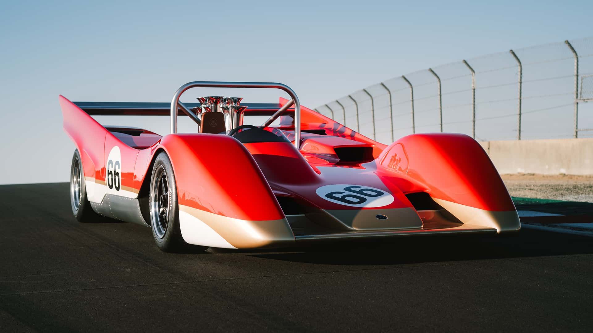 Lotus Type 66 wygląda jak wyścigówka z epoki. Jest zupełnie nowy i ...