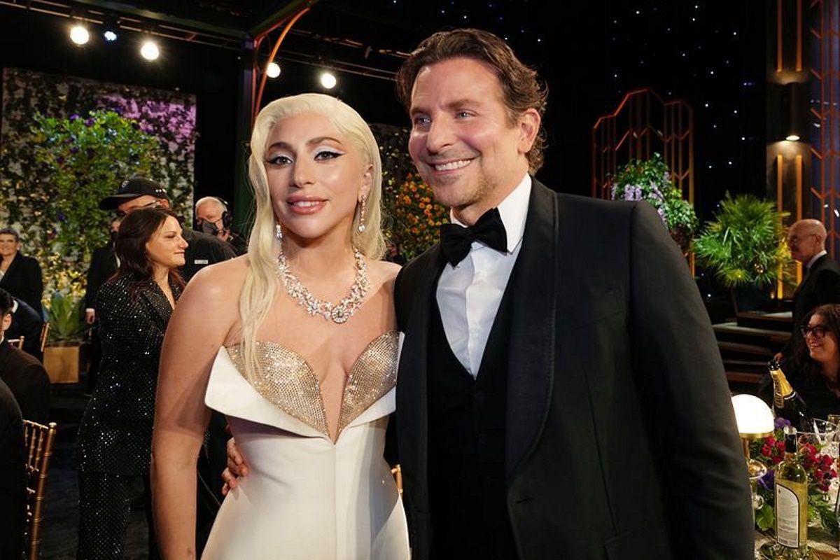 Bradley Cooper i Lady Gagu dolali oliwy do ognia. Tak witali się na gali