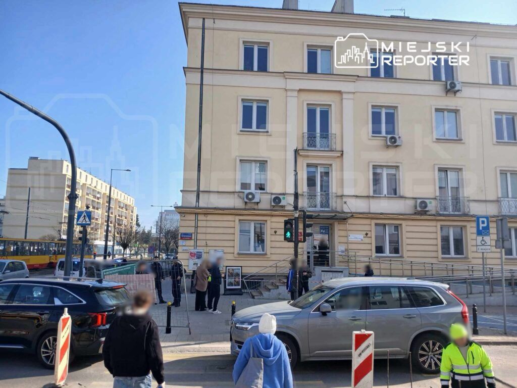 Warszawa: Alarmy bombowe w szkołach. Ewakuacja placówek