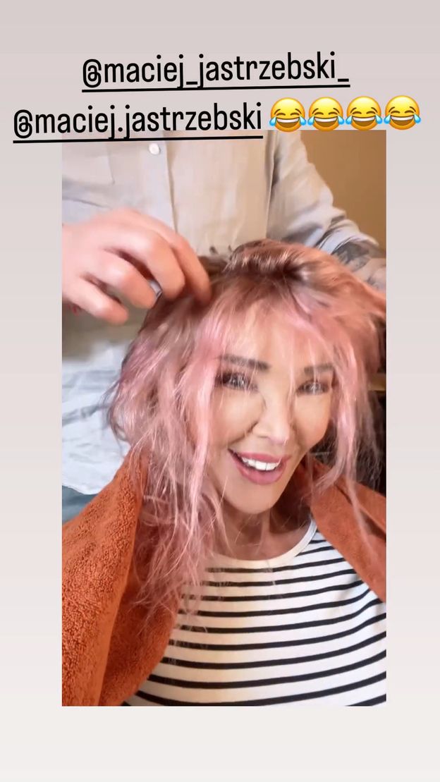 Ewa Minge pożegnała rudy kolor włosów. Porównała się do "starej baby ...