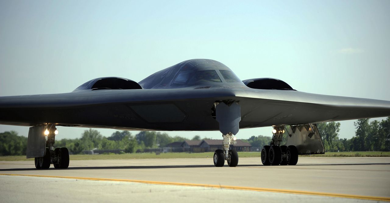 "Niewidzialny" bombowiec USA uszkodzony. B-2 Spirit zaliczył awaryjne ...