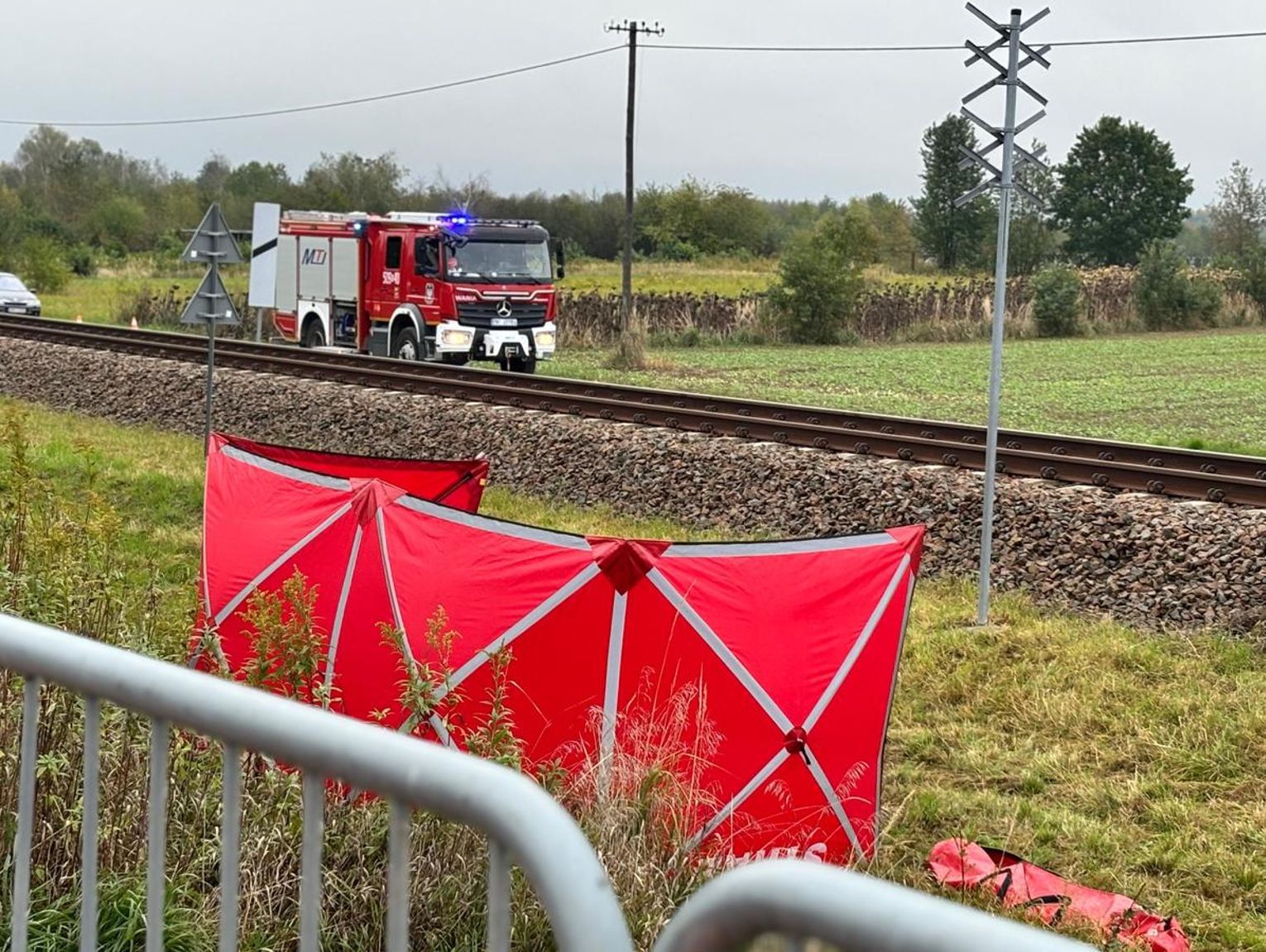 Chorzelów: Tragiczny wypadek na przejściu kolejowym. Dwie osoby nie żyją