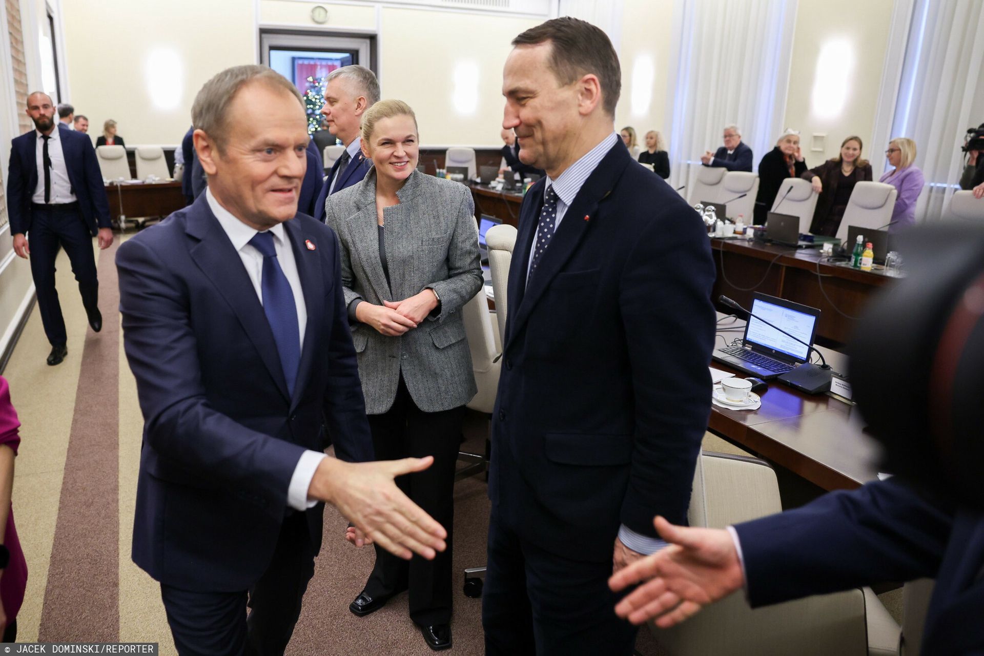 Tusk uderza w Sikorskiego propozycją nie do odrzucenia [OPINIA]