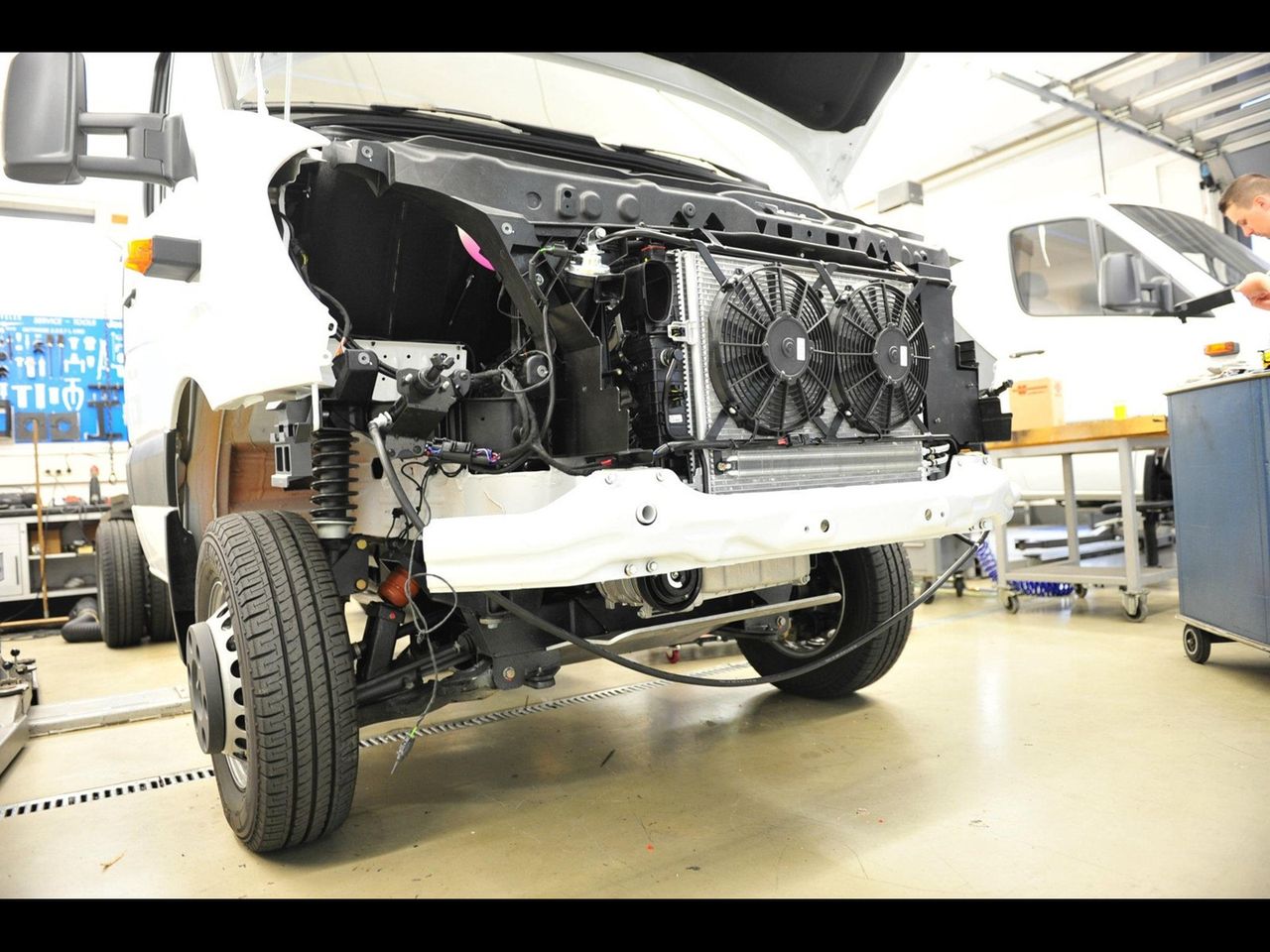 Brabus buduje podwozie pod karetkę – Brabus Sprinter V8 AWD Ambulance ...