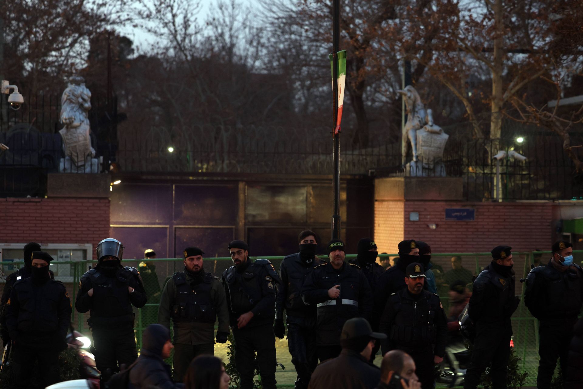 Wielka Brytania zamyka ambasadę w Teheranie