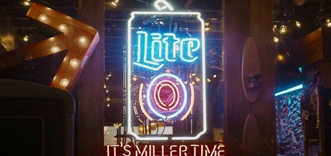 Przyjaciele lepsi niż followersi w reklamie piwa Miller Lite (wideo)