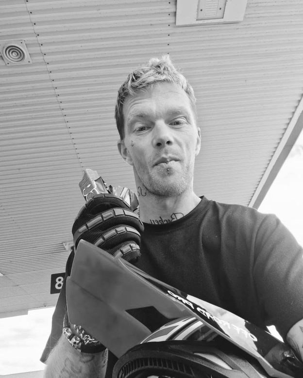 Nie żyje 35-letni youtuber. Zmagał się z nowotworem. Osierocił dwójkę ...