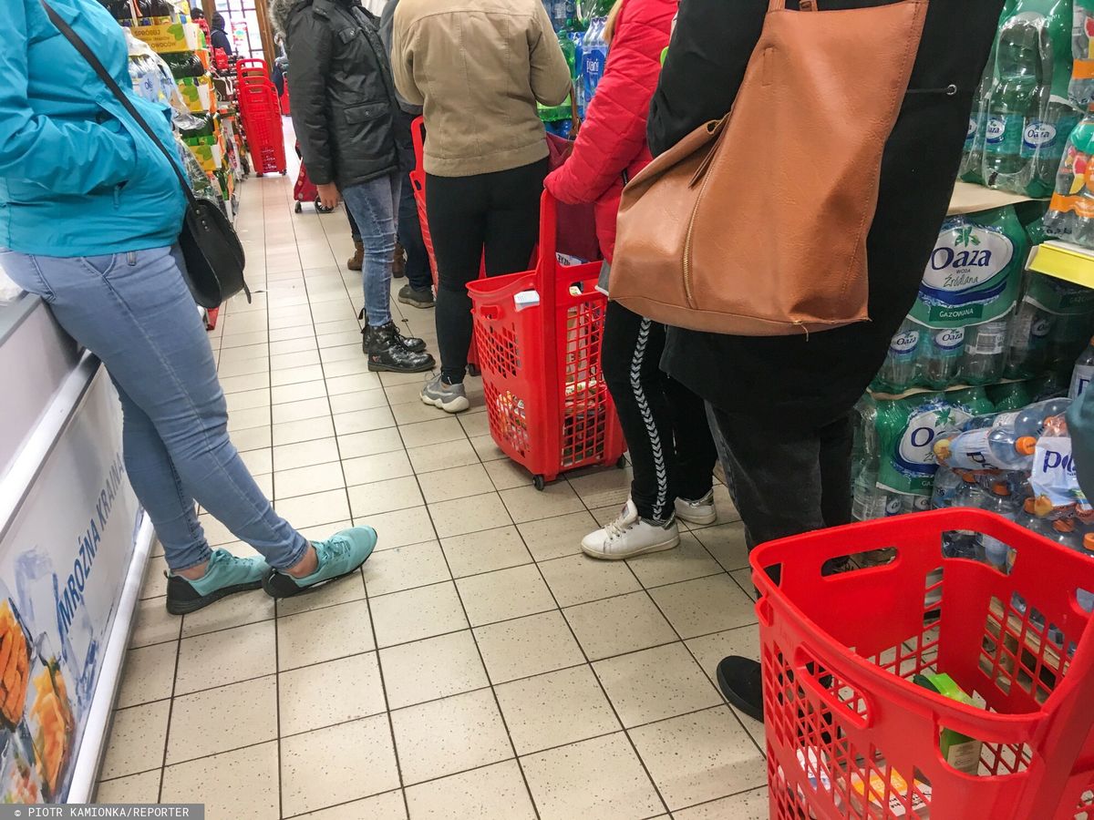 Kolejka będzie krótsza. Najsprytniejsi robią to przy kasie - WP Kobieta