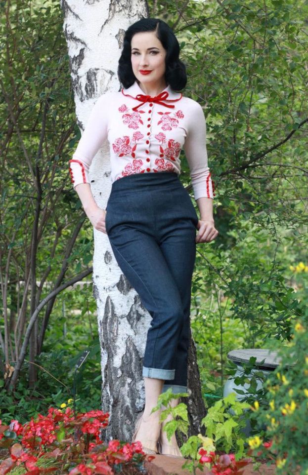 Styl pin up w stylizacjach celebrytek – co i jak noszą? - Pudelek